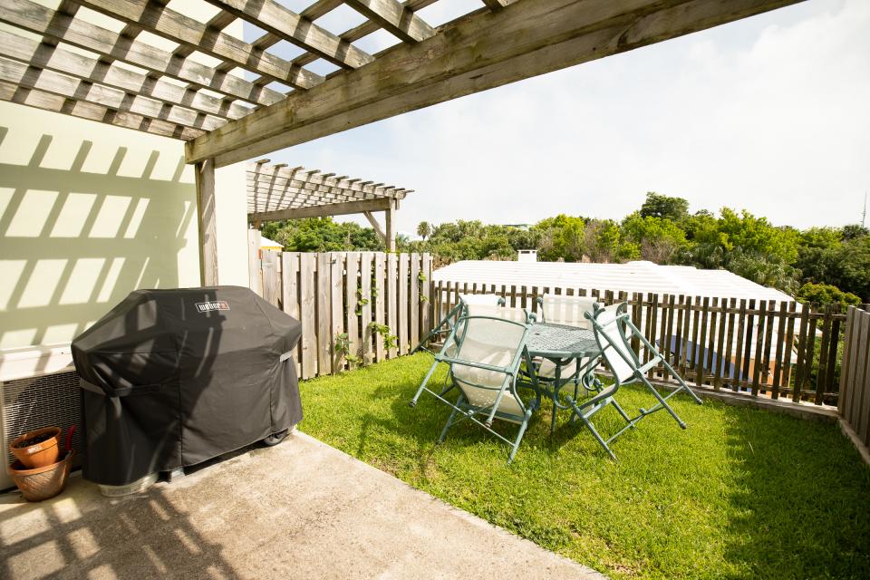 My Bermuda House: Shelly Hall 73